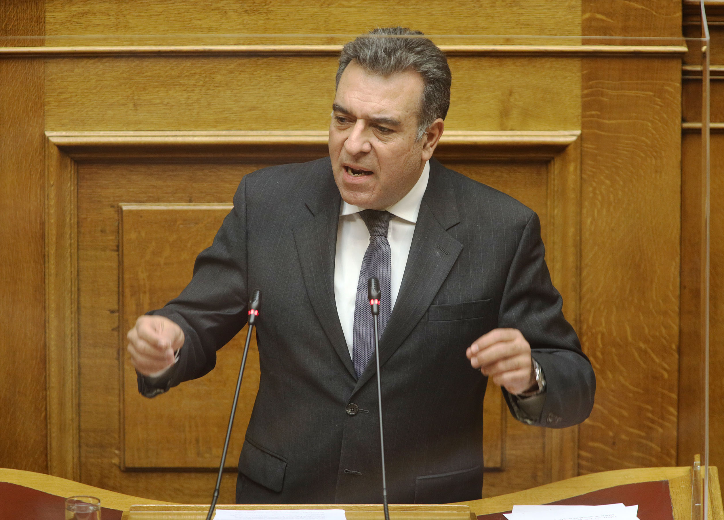 Υπέρ της πρότασης του Μ. Κόνσολα για πλαφόν στις τιμές των καυσίμων τα ...
