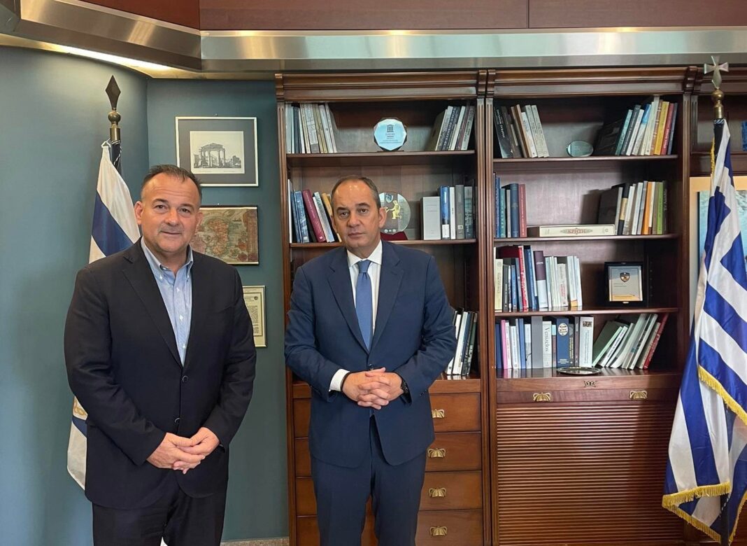 Σύσκεψη στο Υπουργείο Ναυτιλίας του Γιάννη Παππά με Υπουργό και Αρχηγό ...
