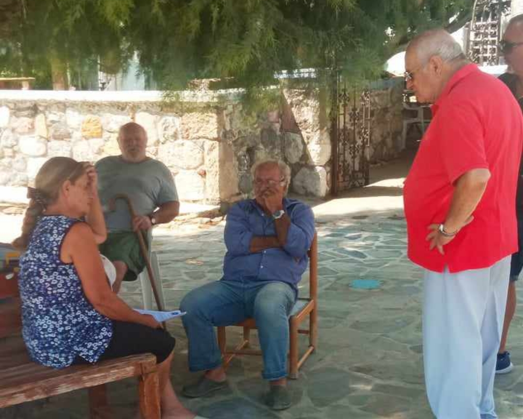 Ο υποψήφιος Δήμαρχος Μανώλης Γιαννικουρής δίπλα στους κατοίκους και τα ...