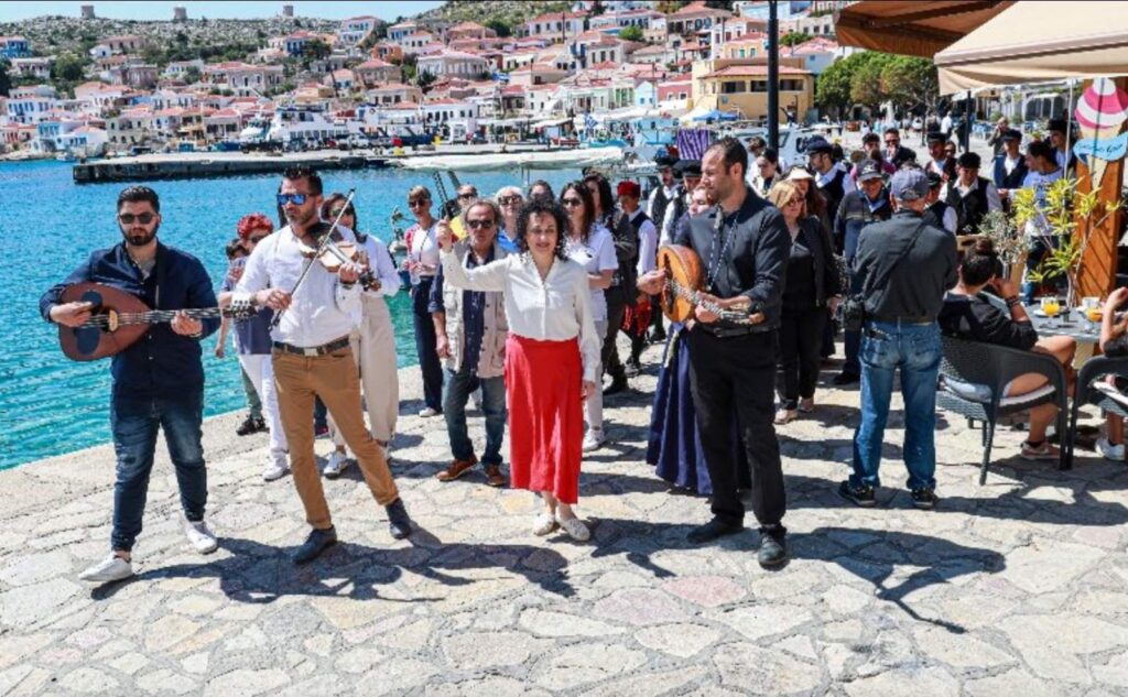 Το Ξεκίνημα των Σφουγγαράδων αναβιώνει και φέτος στη Χάλκη - Ο Παλμός ...
